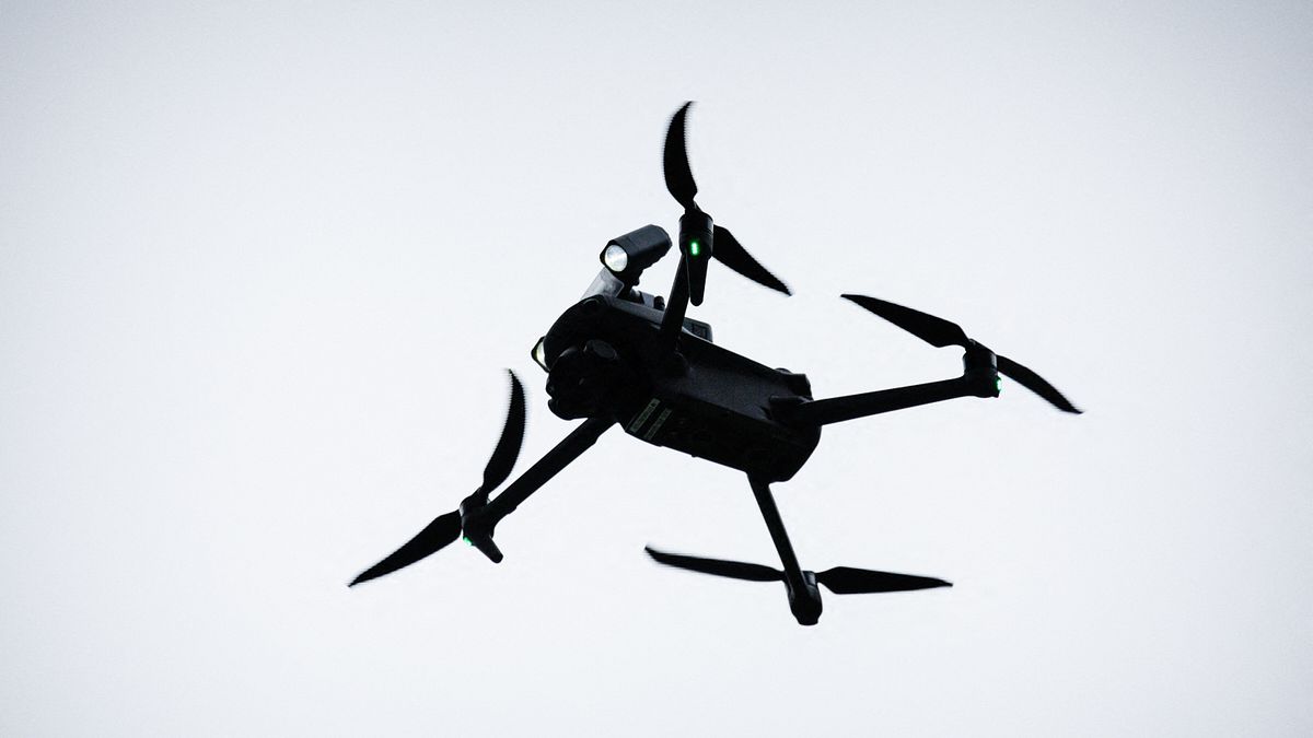 Roma, turista americano fa volare drone sul Colosseo: scatta la denuncia