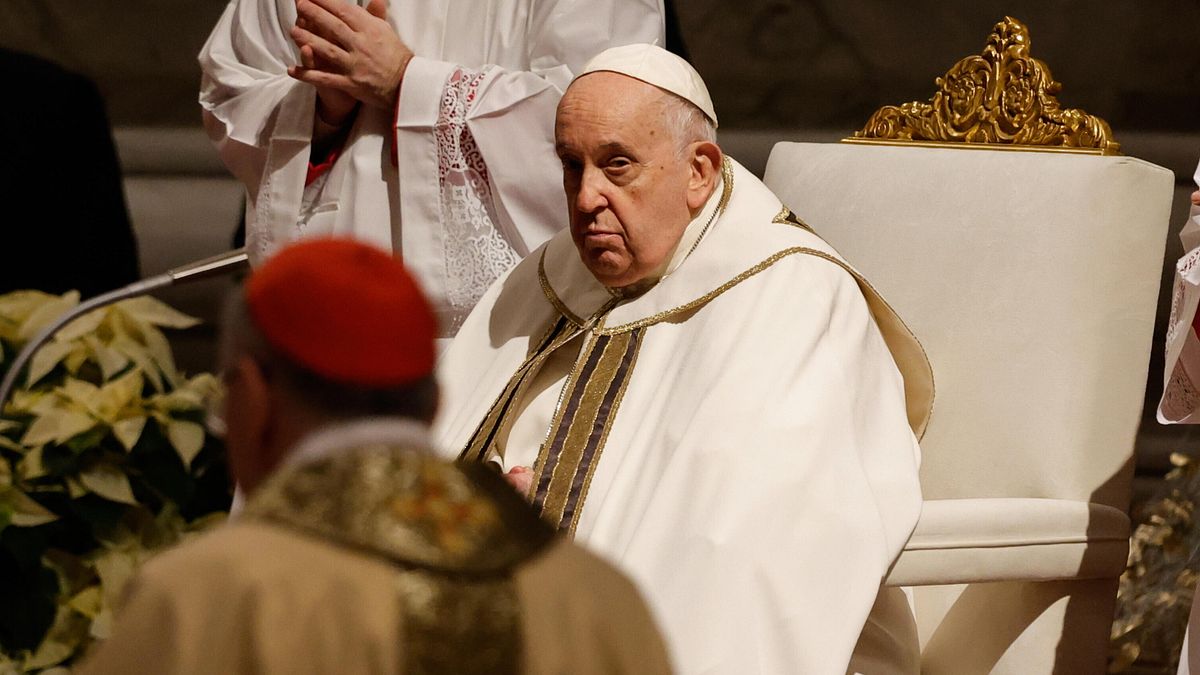 Papa ai giovani: "Non accontentatevi di essere stelle sui social"