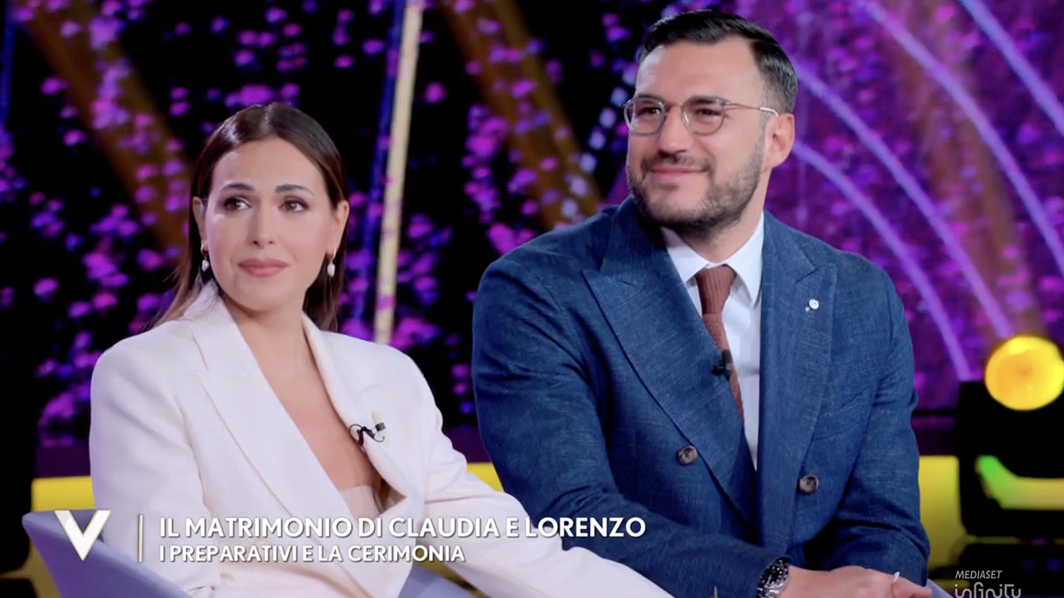 Claudia Dionigi e Lorenzo Riccardi rivedono l'album di nozze