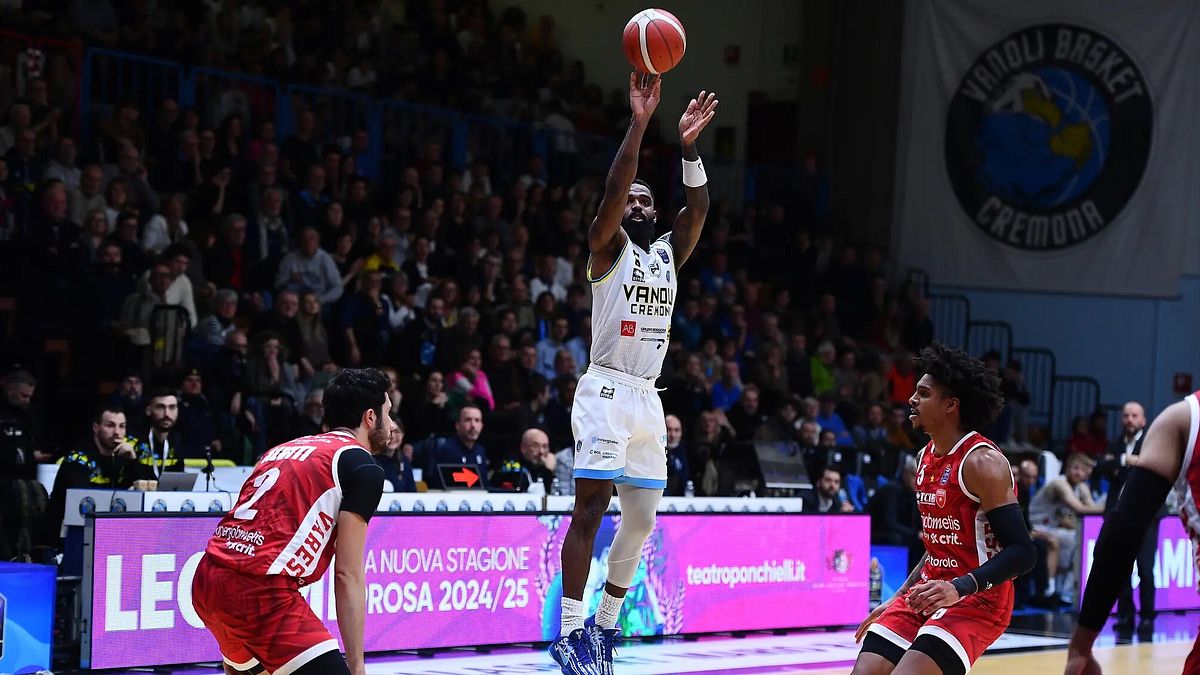 Davis rianima Cremona: 23 punti nella prima vittoria al PalaRadi