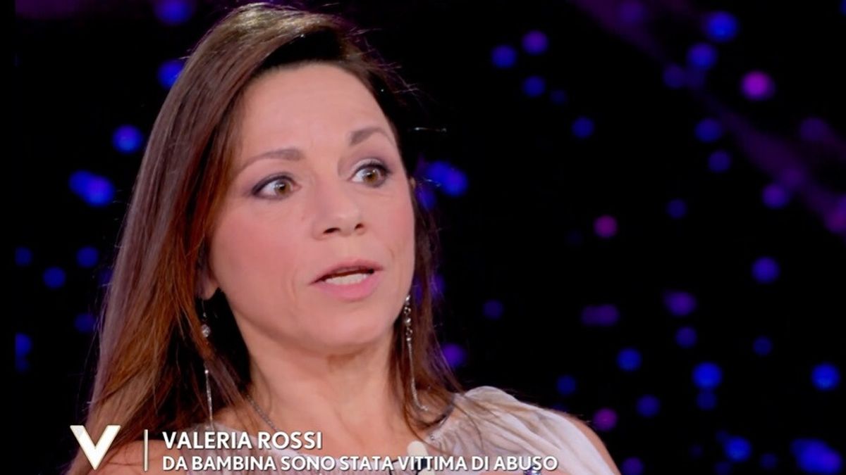 Valeria Rossi a "Verissimo": "Da bambina fui vittima di abusi"
