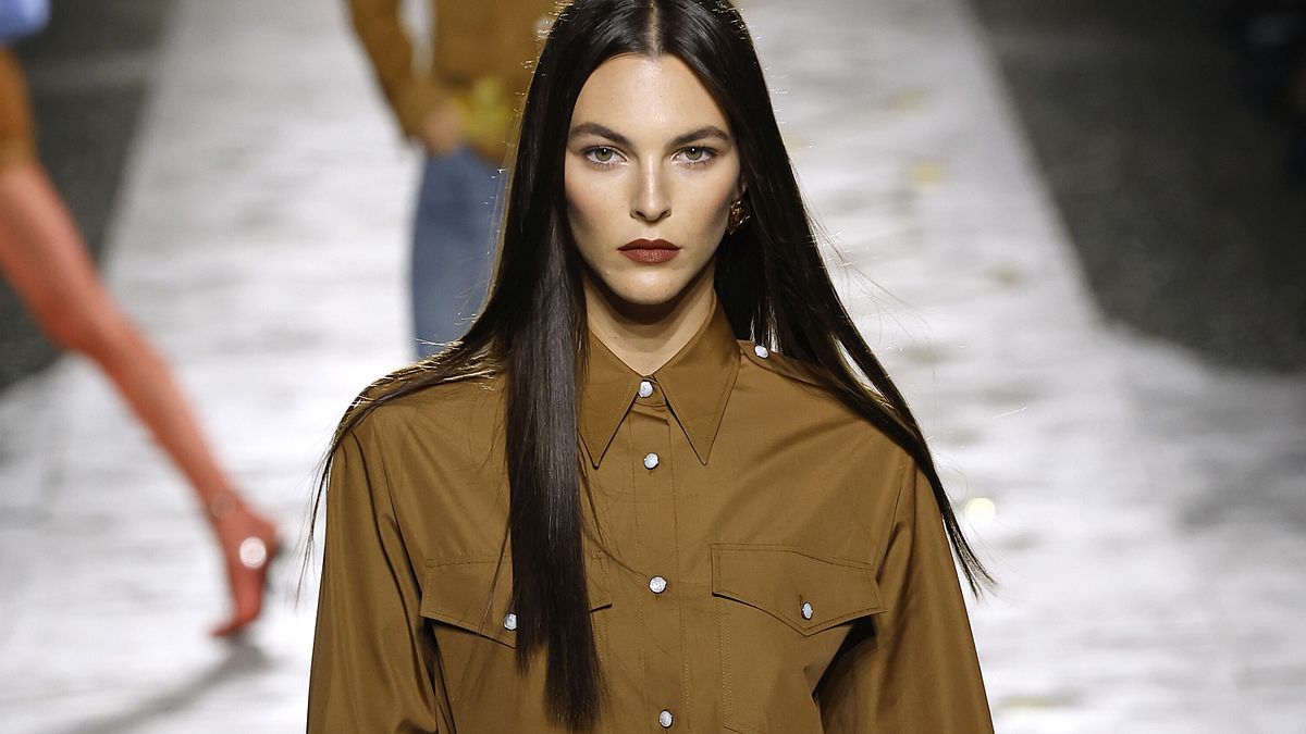 Mocha Mousse, il colore moda Pantone 2025 dalle sfilate