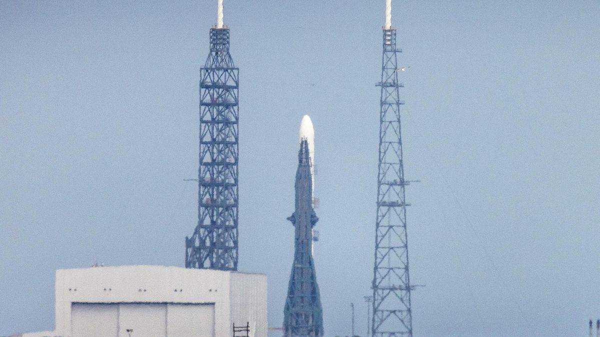 Lanciato il razzo New Glenn di Jeff Bezos: è il primo test in volo