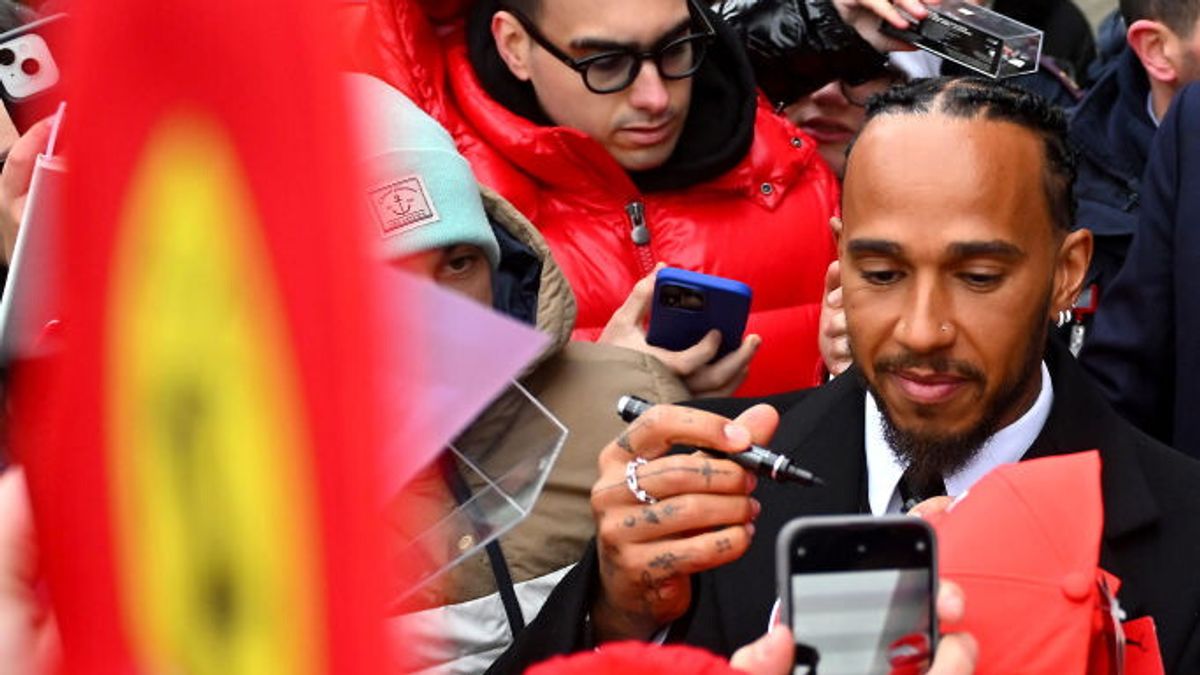 Hamilton a Maranello: primo giorno da ferrarista