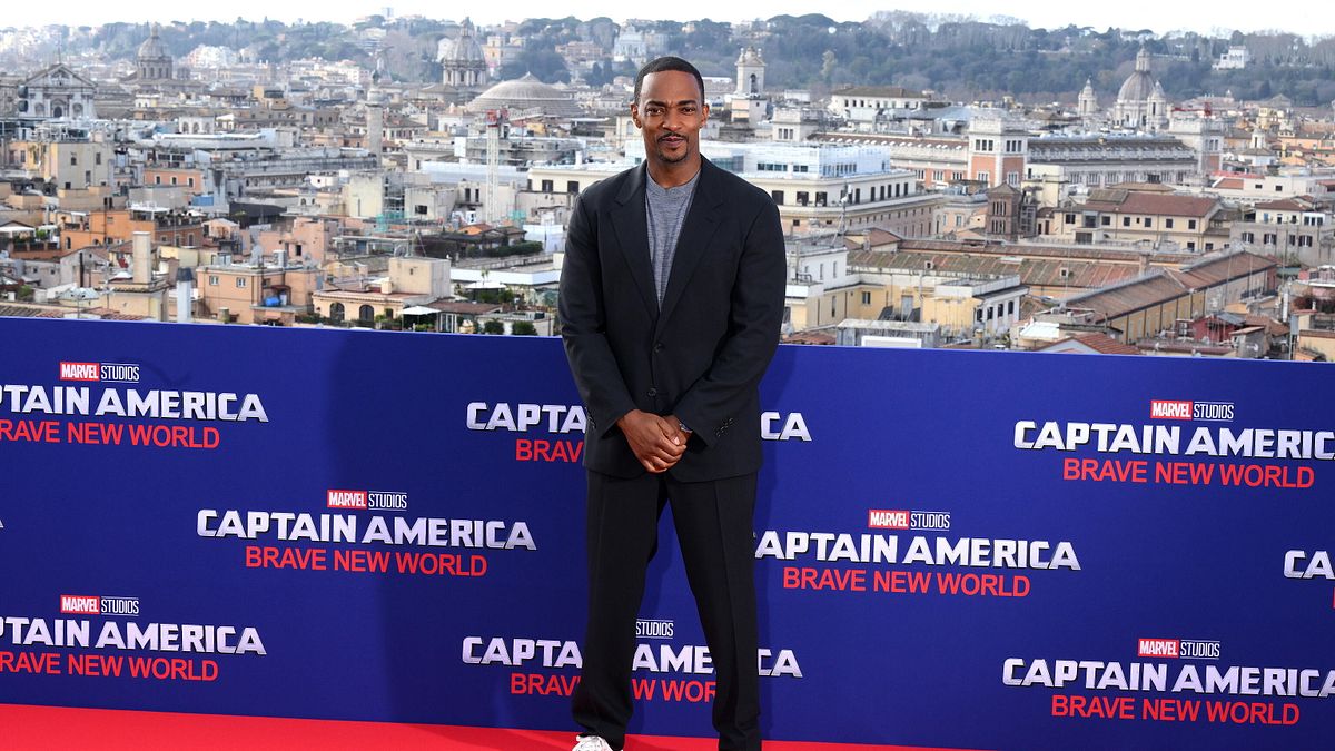 Anthony Mackie è Captain America nel nuovo film Marvel
