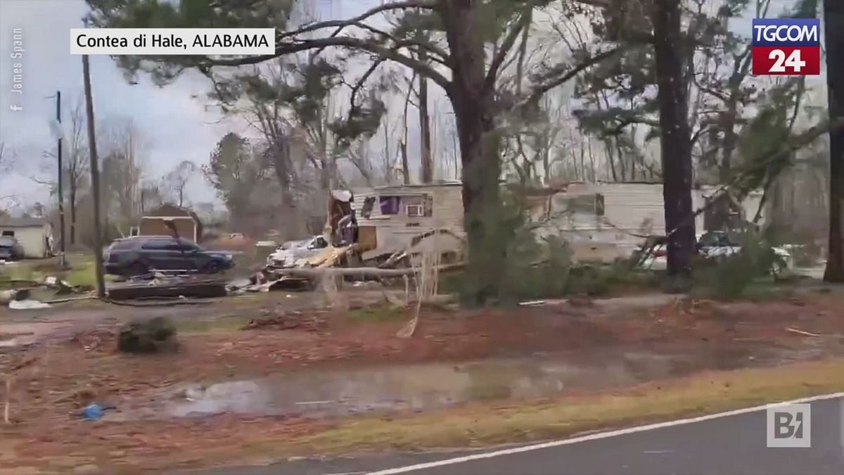 Maltempo Usa, tornado si abbatte sull'Alabama Maltempo Usa, tornado si abbatte sull'Alabama