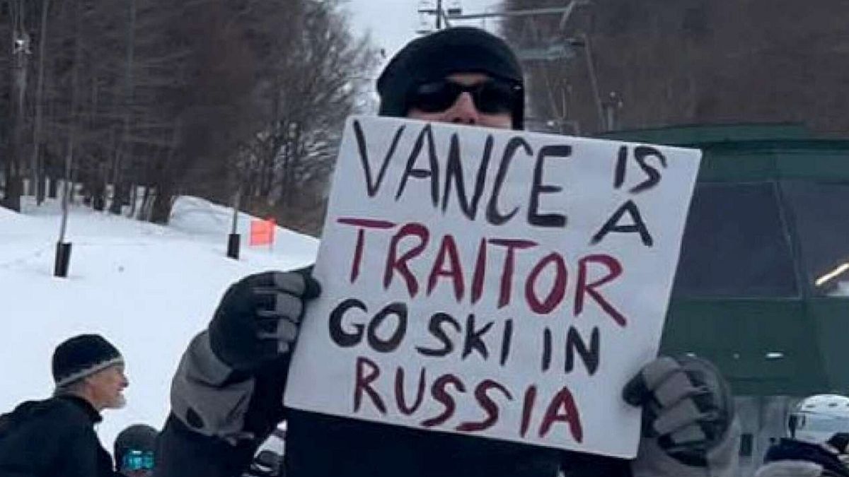 Usa, proteste contro Vance in Vermont: vai a sciare in Russia