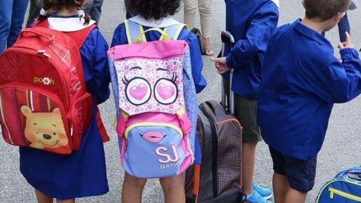 Milano, tenta di rapire due bambini fuori dalla scuola: arrestato