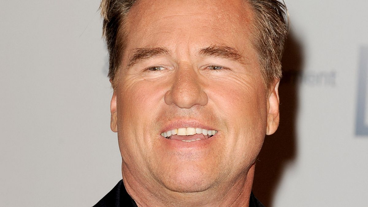 Cinema, morto Val Kilmer: addio all'attore di "Top Gun", "The Doors" e ...