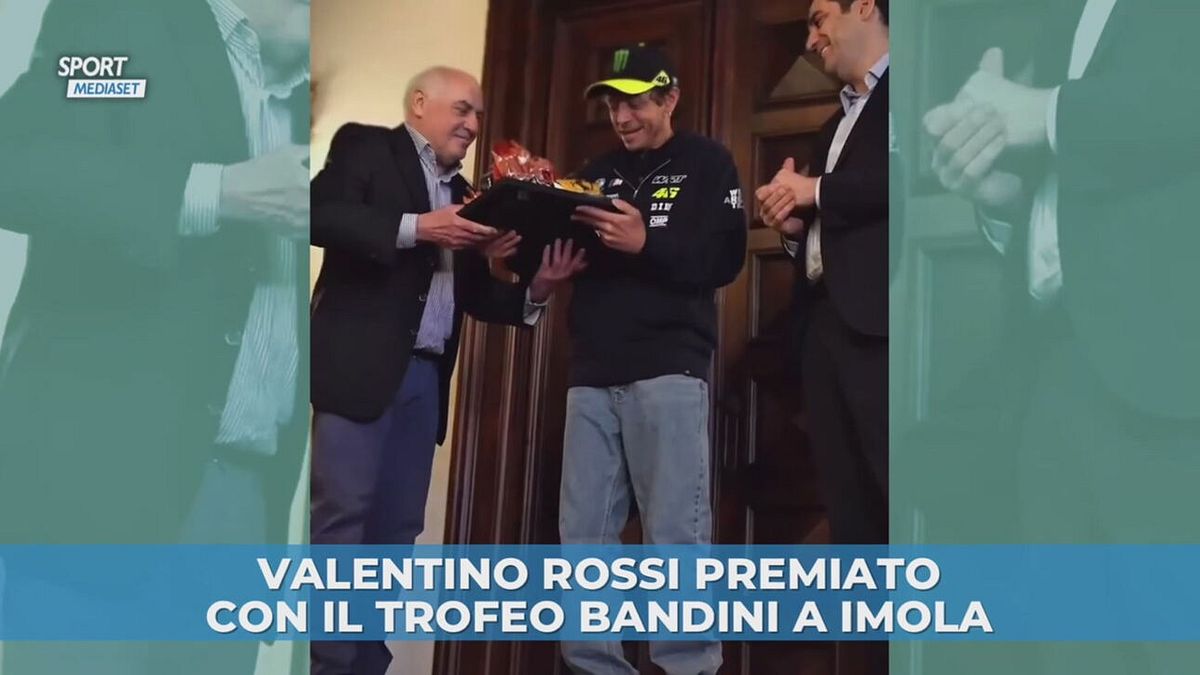 Valentino Rossi premiato con il Trofeo Bandini a Imola - SportMediaset