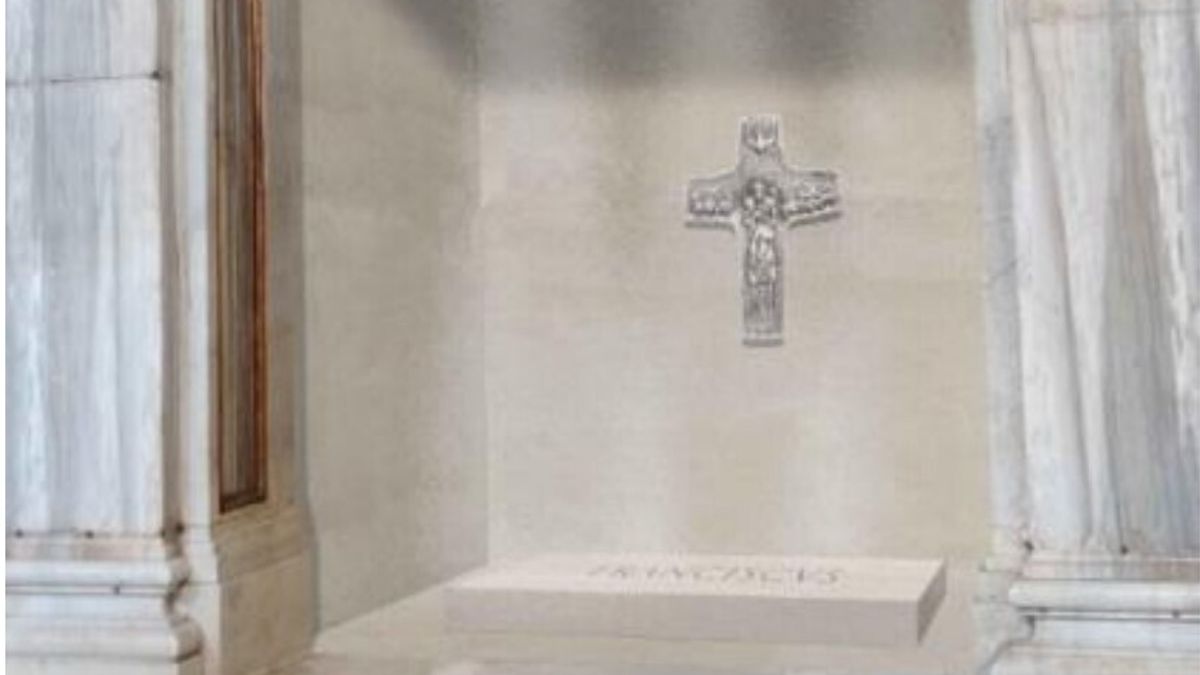 Papa, la tomba in marmo ligure e con la sola scritta "Franciscus"