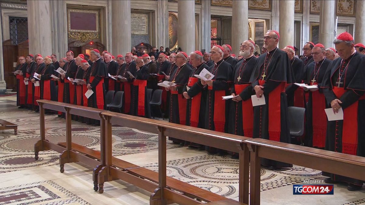 I cardinali pregano per Papa Francesco