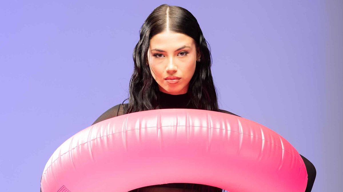 Arriva l'estate e Anna torna con il nuovo singolo "Désolée"