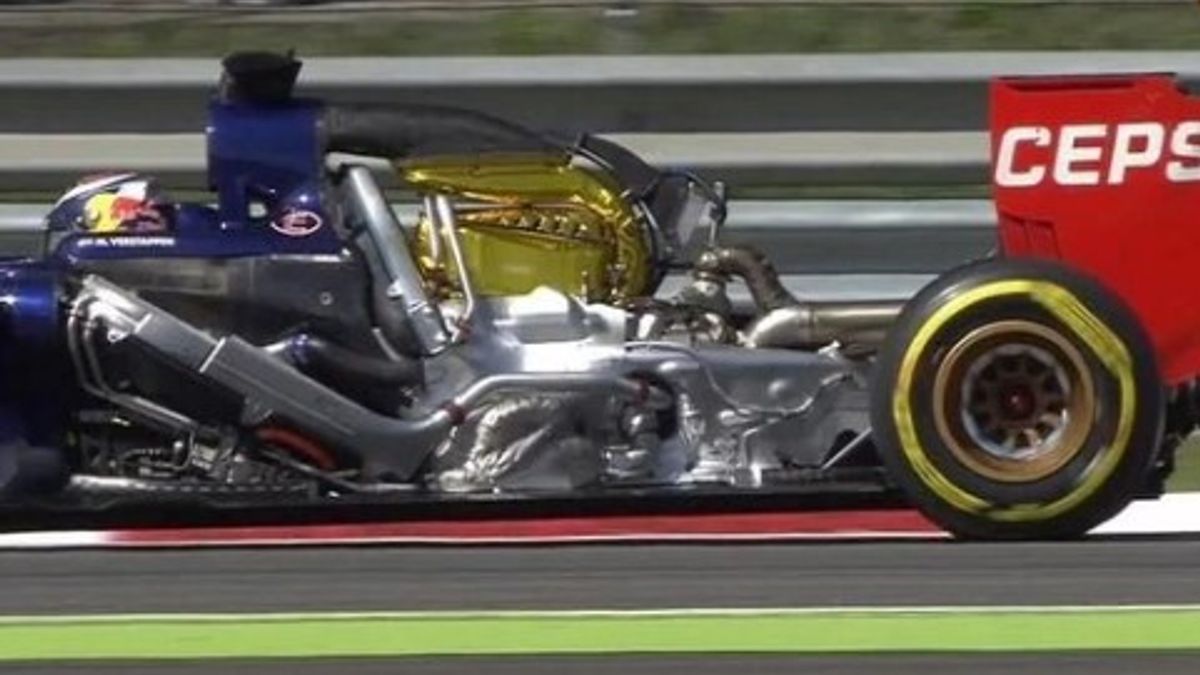 Incredibile a Montreal: la Williams di Albon perde il cofano motore