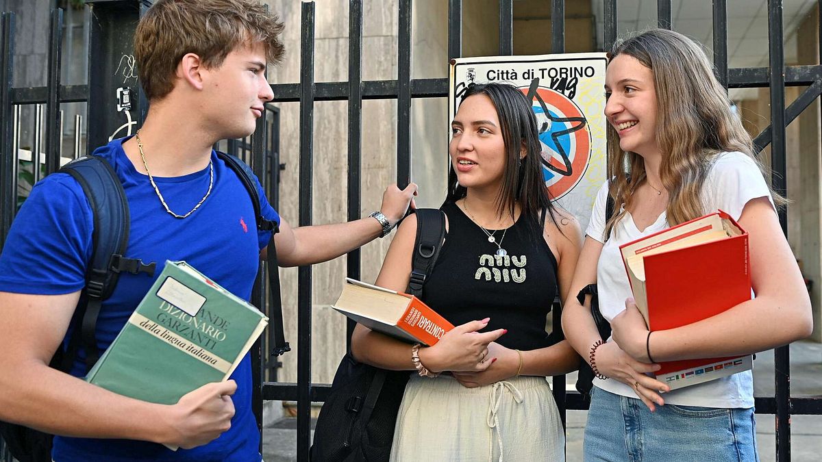Maturità 2025, gli studenti alla prima prova scritta