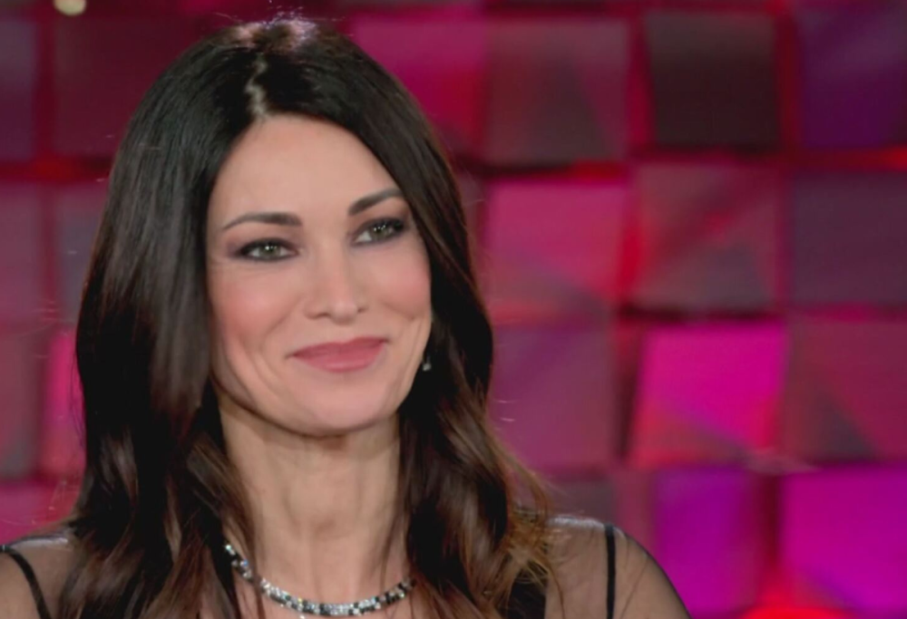 Manuela Arcuri: “Un regista mi disse di fargli vedere il seno” - Radio 105