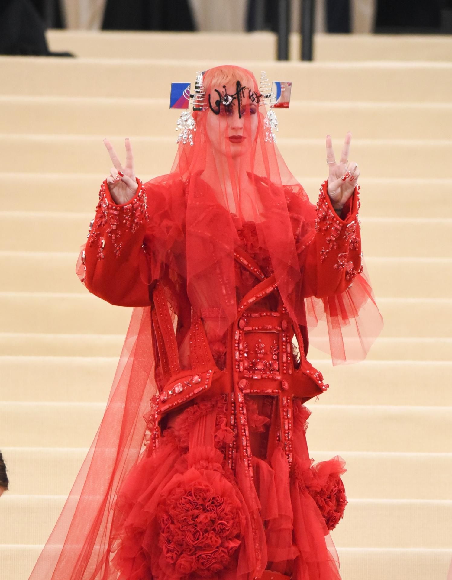 Folli, bellissimi, incredibili: abiti e star indimenticabili del Met ...