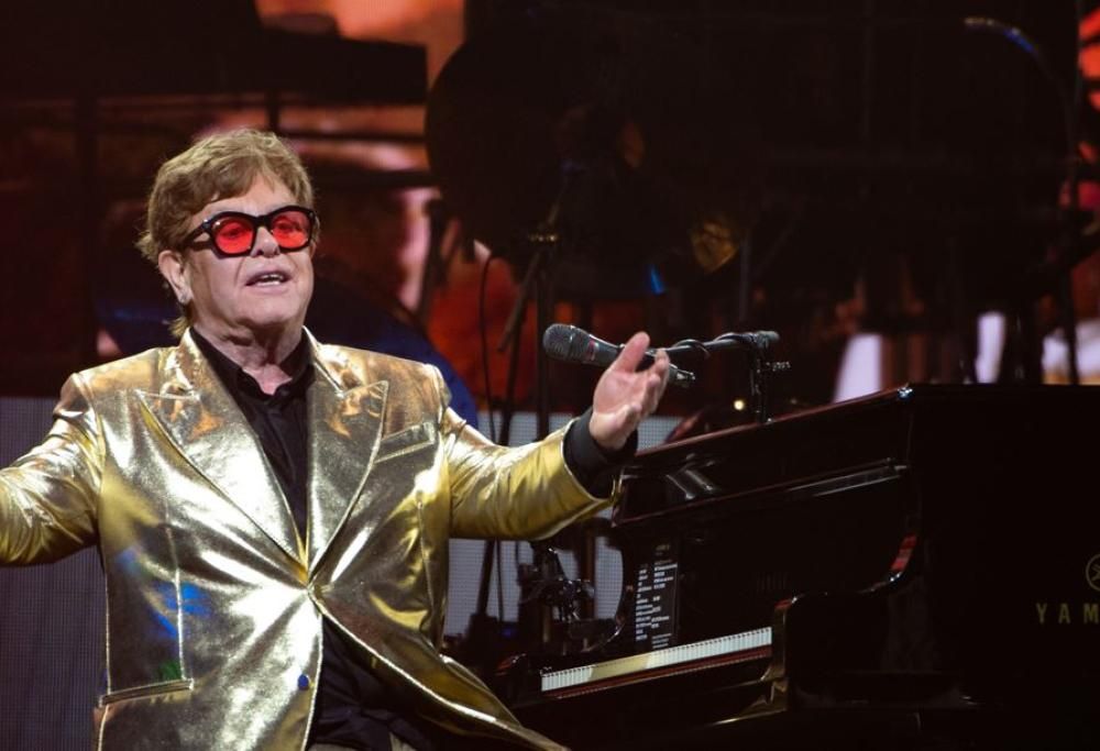 Elton John a Glastonbury rende omaggio a George Michael: l’emozionante ...