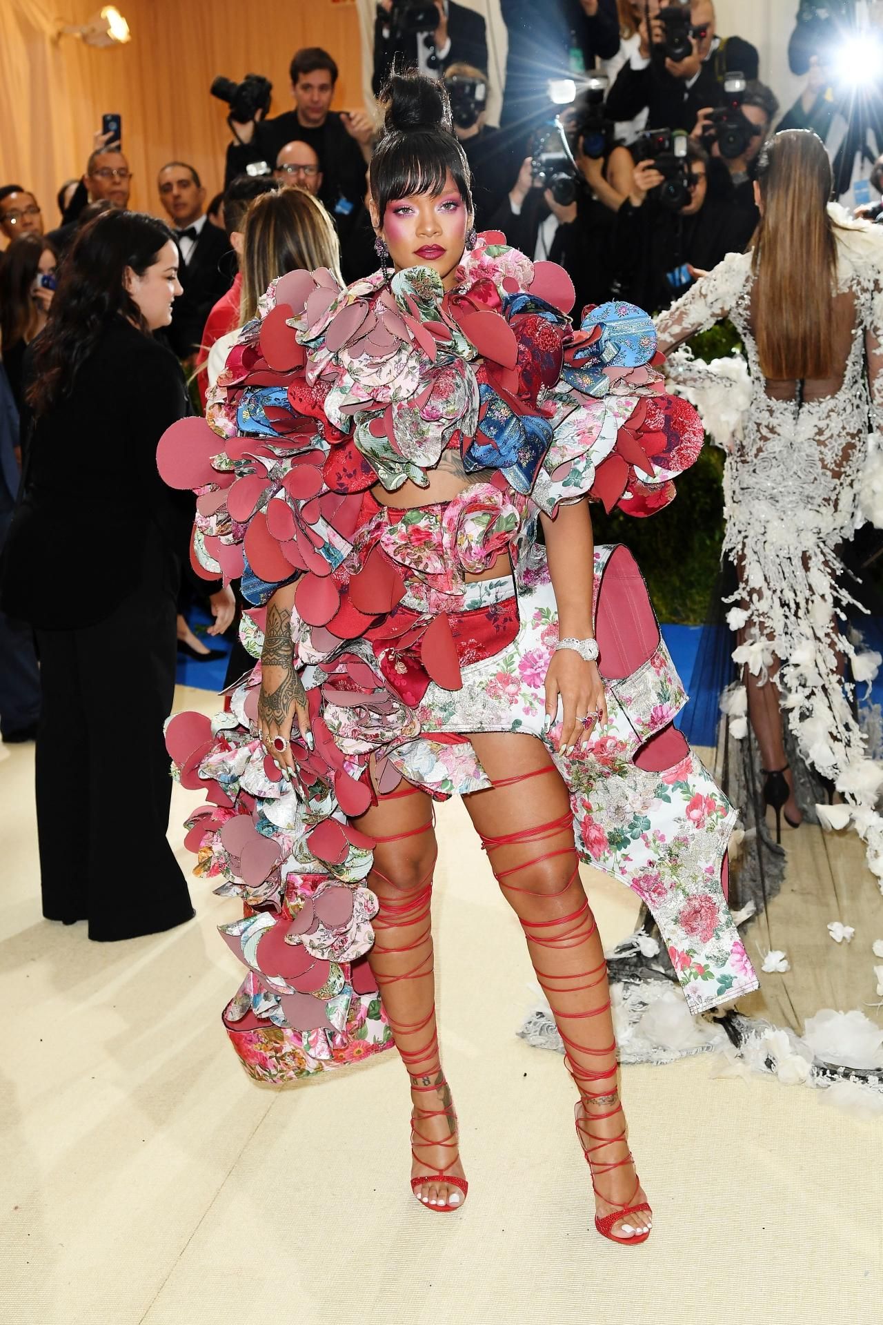 Folli, bellissimi, incredibili: abiti e star indimenticabili del Met ...