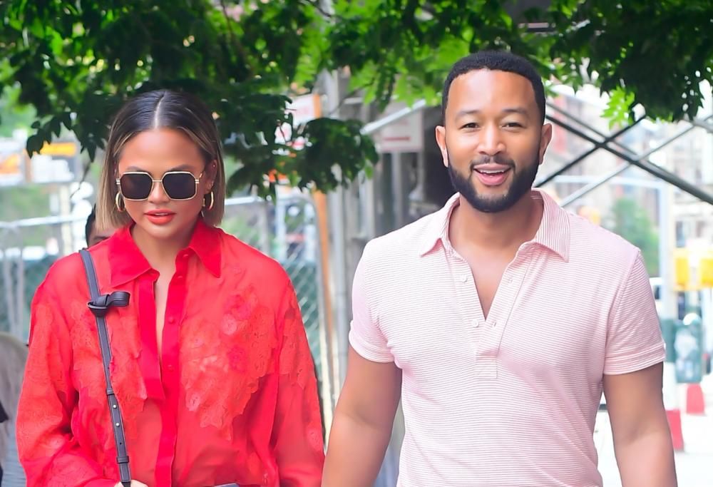 John Legend sorprende in strada un’artista che canta una sua hit: il ...