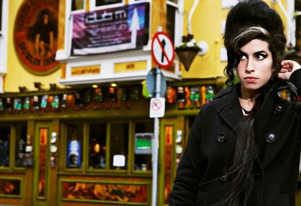 Amy Winehouse: la celebre libreria portoghese Lello ha acquistato la ...