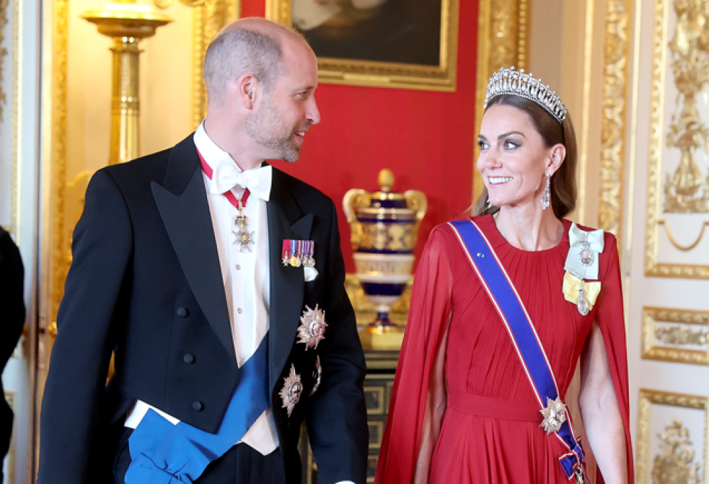 Kate Middleton affascinante e in rosso alla cena di gala per il ...