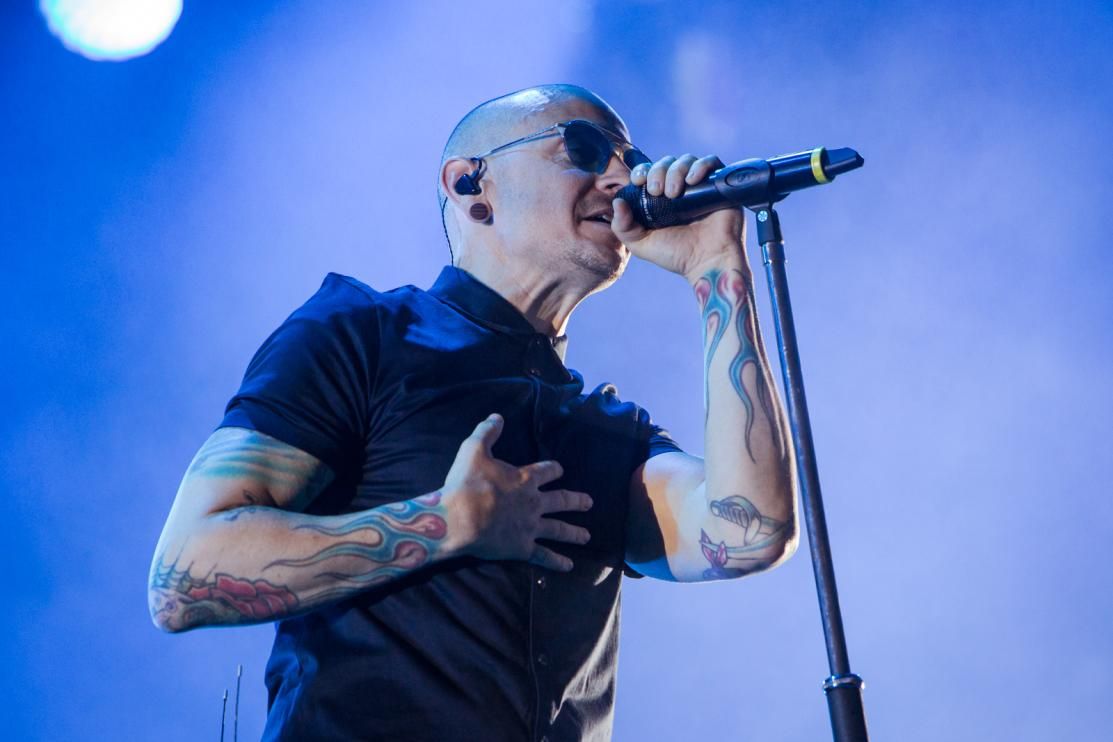Chester Bennington: la moglie pubblica una foto di famiglia scattata ...
