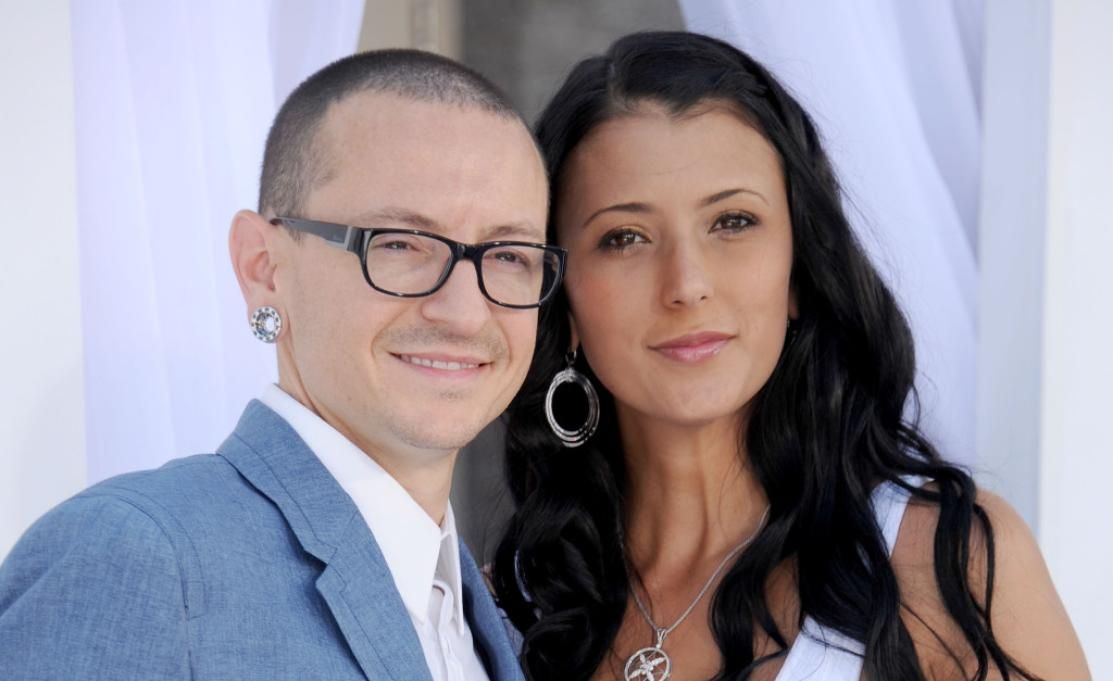 Chester Bennington: la rabbia della moglie Talinda contro i siti ...