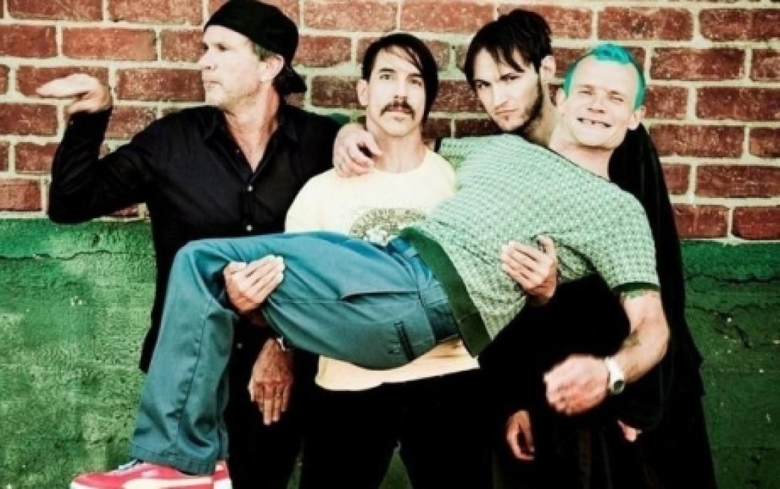 Red Hot Chili Peppers: in playback l’esibizione al Super Bowl - Virgin ...