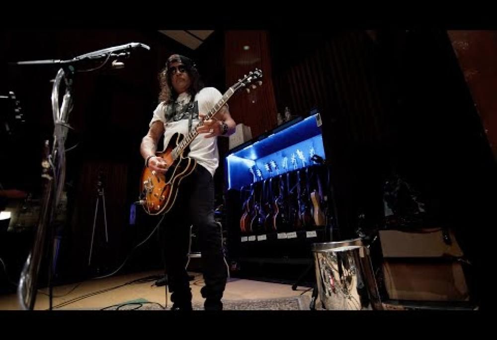 Slash feat. Brian Johnson + Steven Tyler – Killing Floor - Virgin Radio